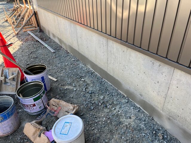 外部基礎巾木刷毛引き仕上げ 浜松市中央区某寺院 | ハマニ株式会社